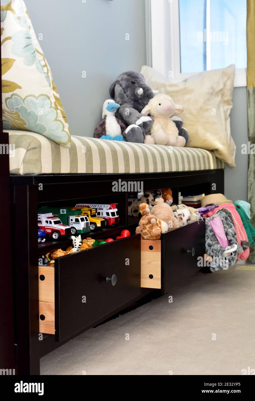 Easy simple home storage solutions for children's play area to clean up ...