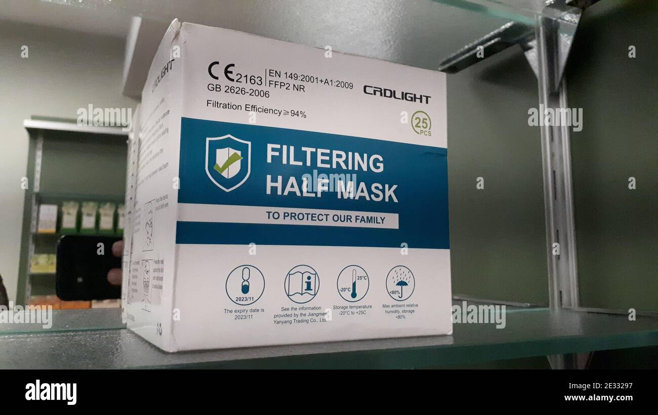 symbolbild ffp2 maske Stock Photo - Alamy