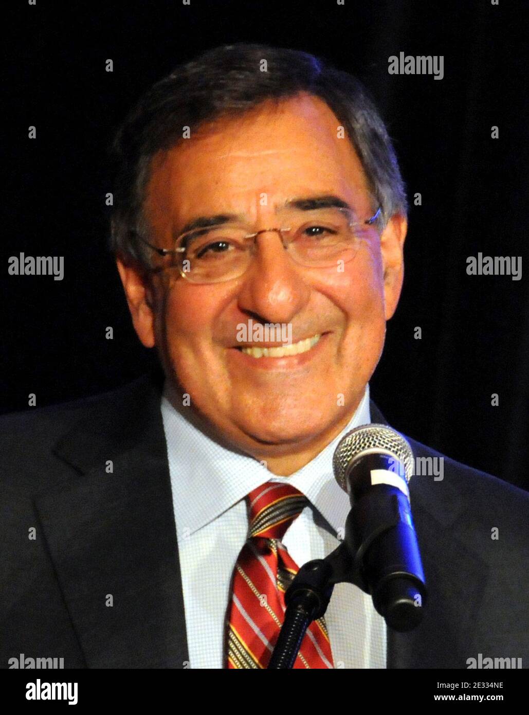 Leon Panetta speaking crop Stock Photo - Alamy