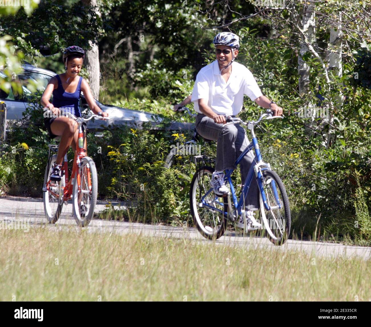 Michelle and barack obama bike hi-res stock photography and images - Alamy