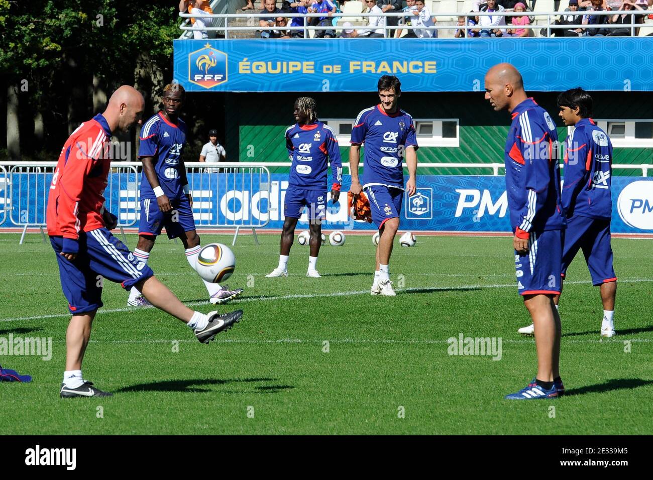 Former French soccer player Zinedine Zidane with Fabien Barthez ...