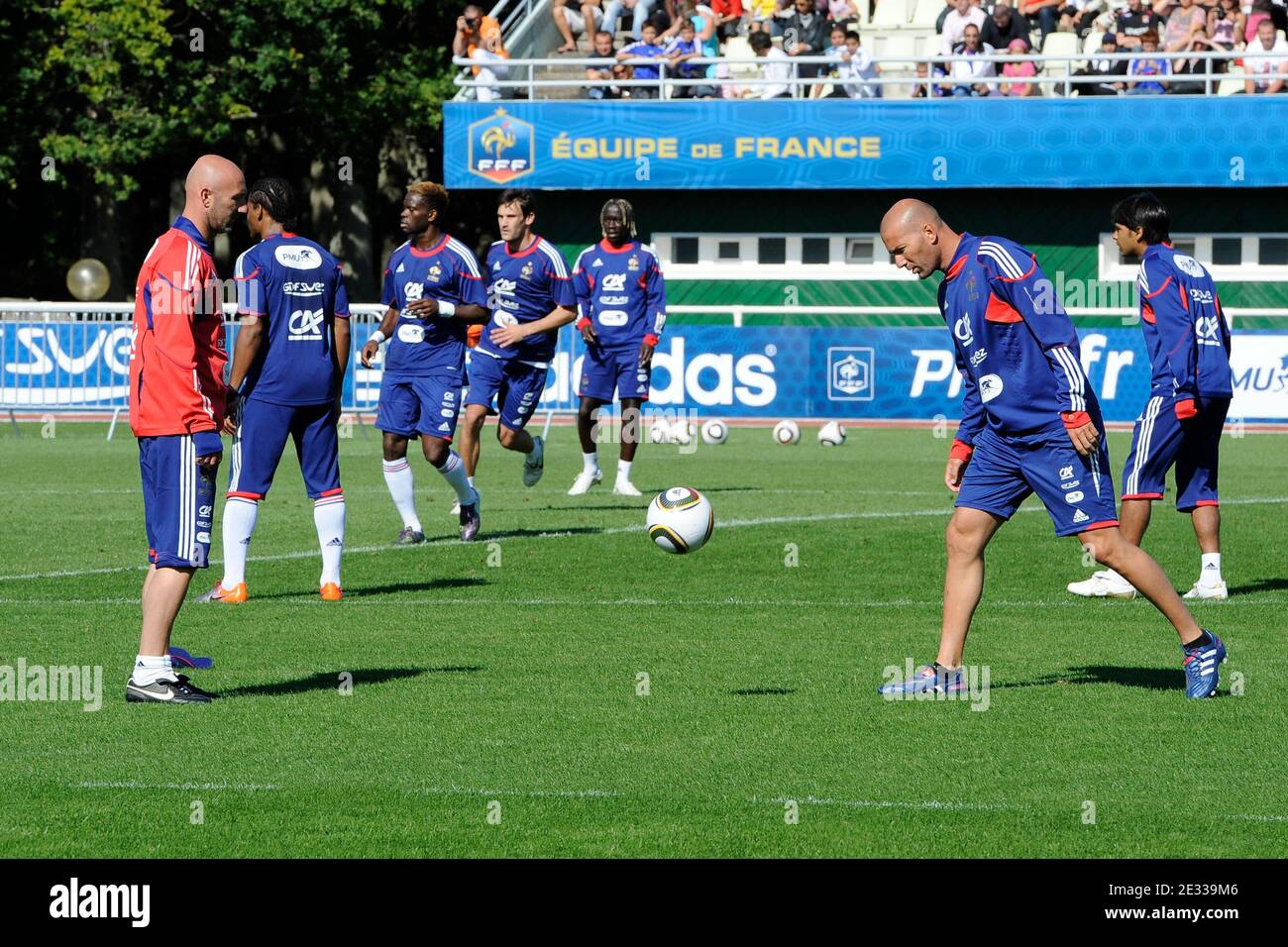 Fabien barthez 2010 hi-res stock photography and images - Alamy