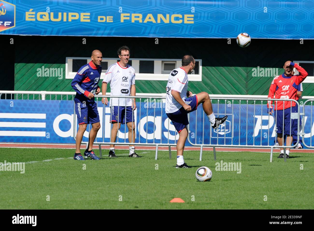 Former French player Zinedine Zidane attends the training of the ...