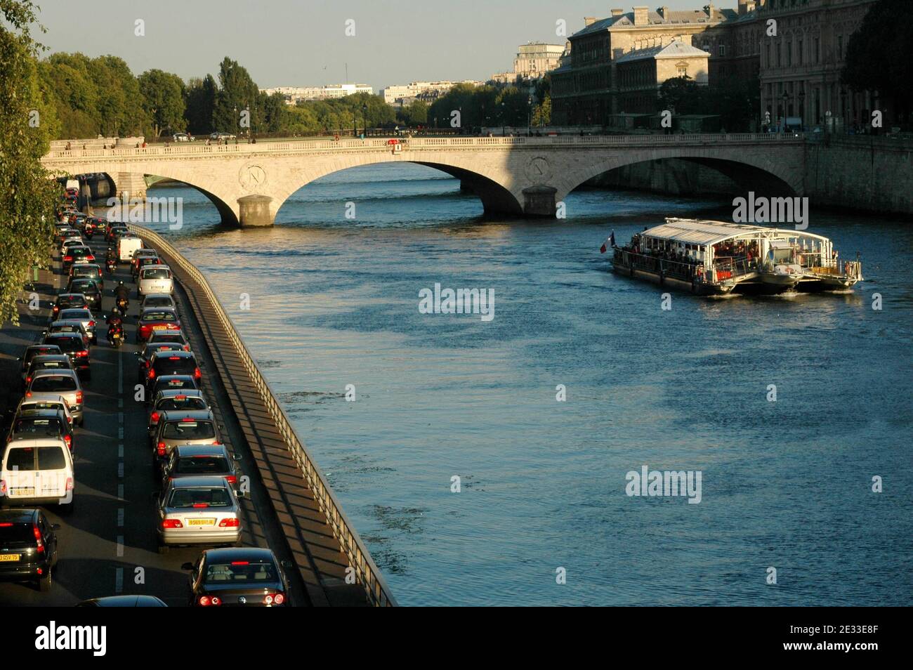 illustrations of the traffic circulation in Paris (Along The Voie ...