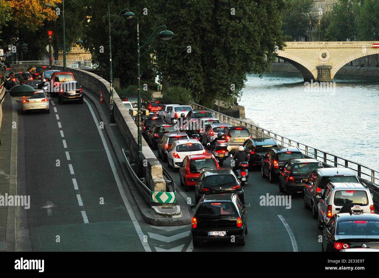 illustrations of the traffic circulation in Paris (Along The Voie ...