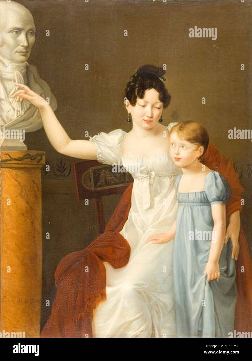 Madame Jean-Pitre Guillon et sa soeur, devant le buste de leur père le ...