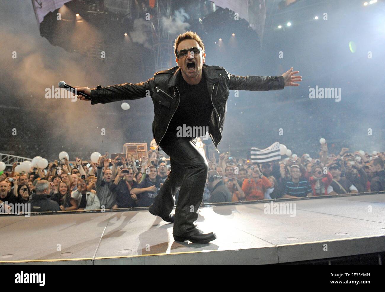 U2 guitarist the edge performs on stage hi-res stock photography and ...
