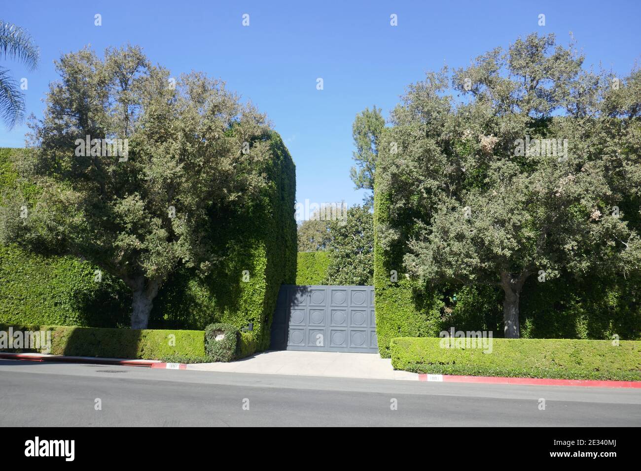 Warner estate beverly hills hi-res stock photography and images - Alamy