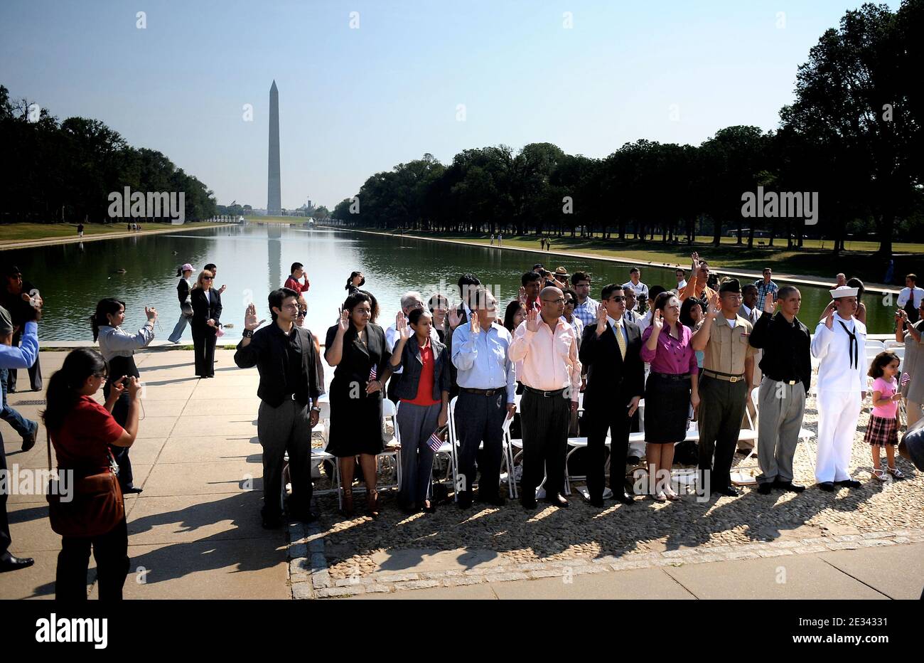 Oath of citizenship united states hi-res stock photography and images ...