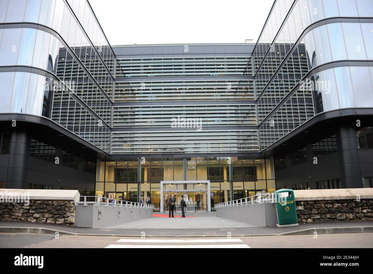 Outside view of the Institute for Brain and Spinal Cord (Institut du ...