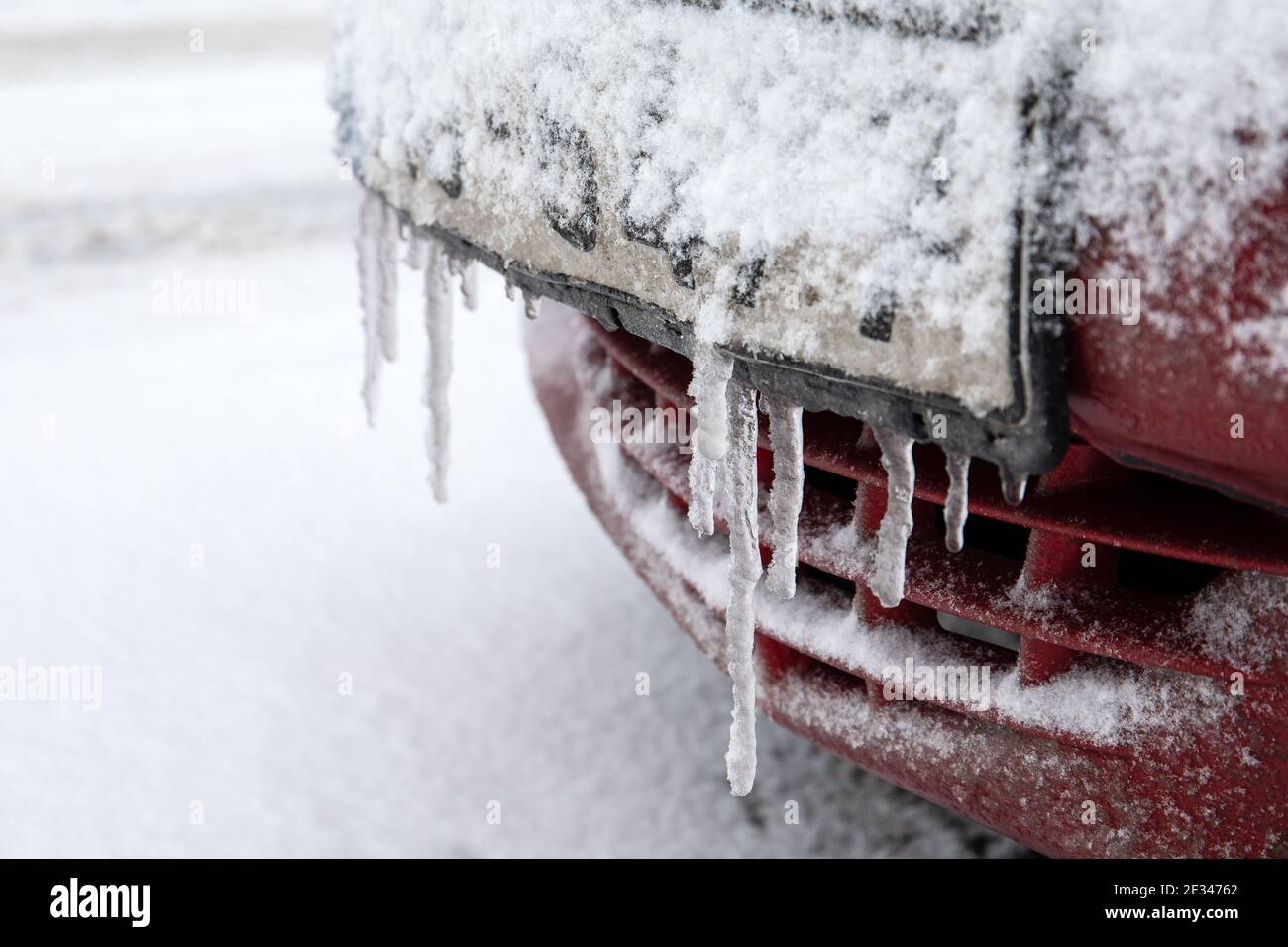 Icy and snowy car license plate. Winter season Stock Photo - Alamy