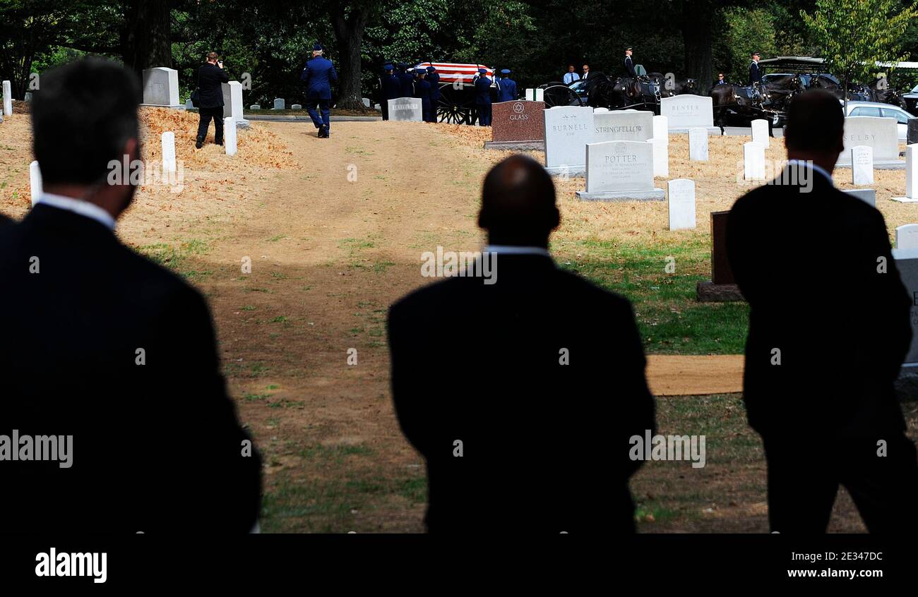Secret Service Agents stand watch during the burial service for former ...