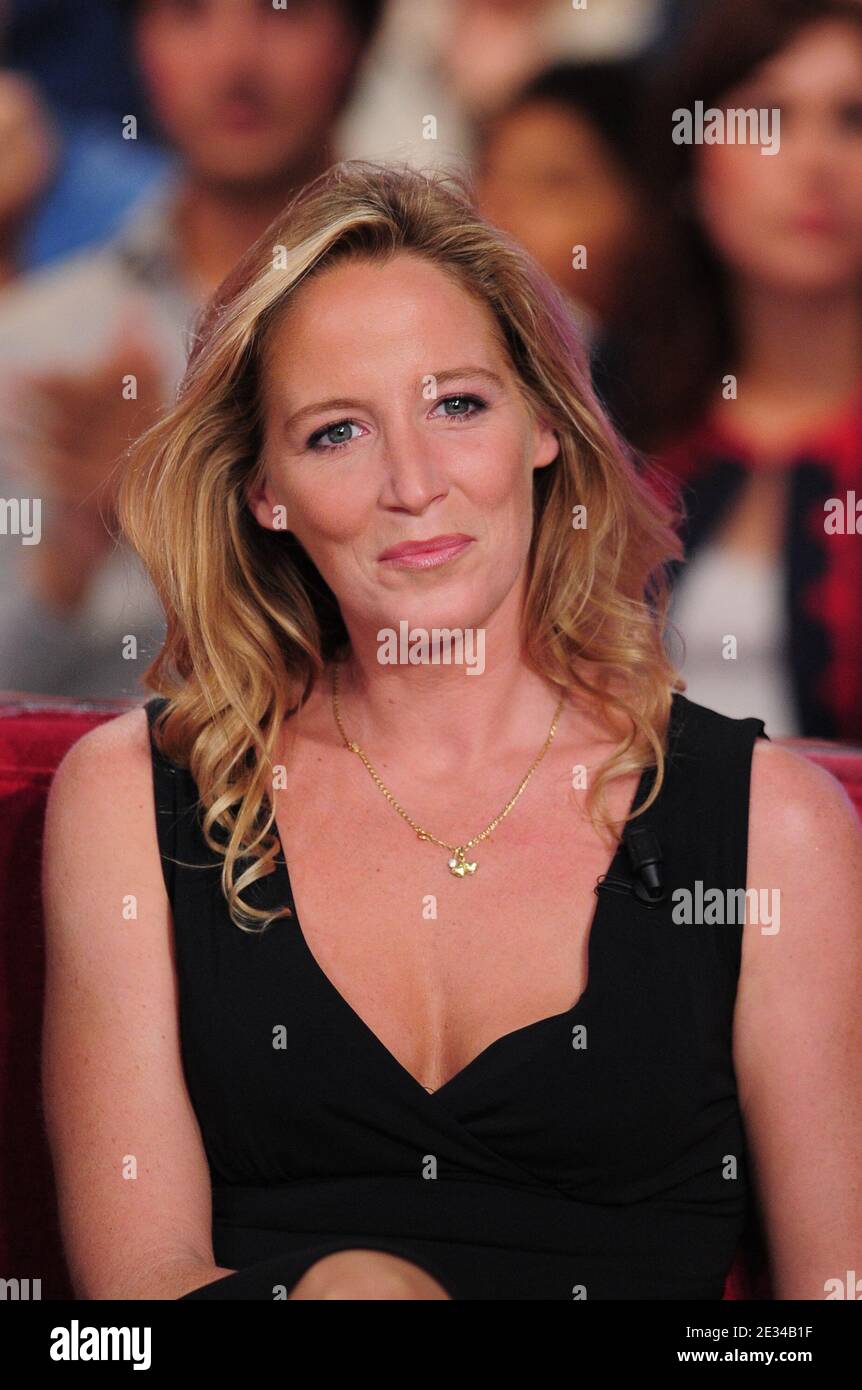 Jessica Borio at the taping of Vivement Dimanche on September 1, 2010 ...