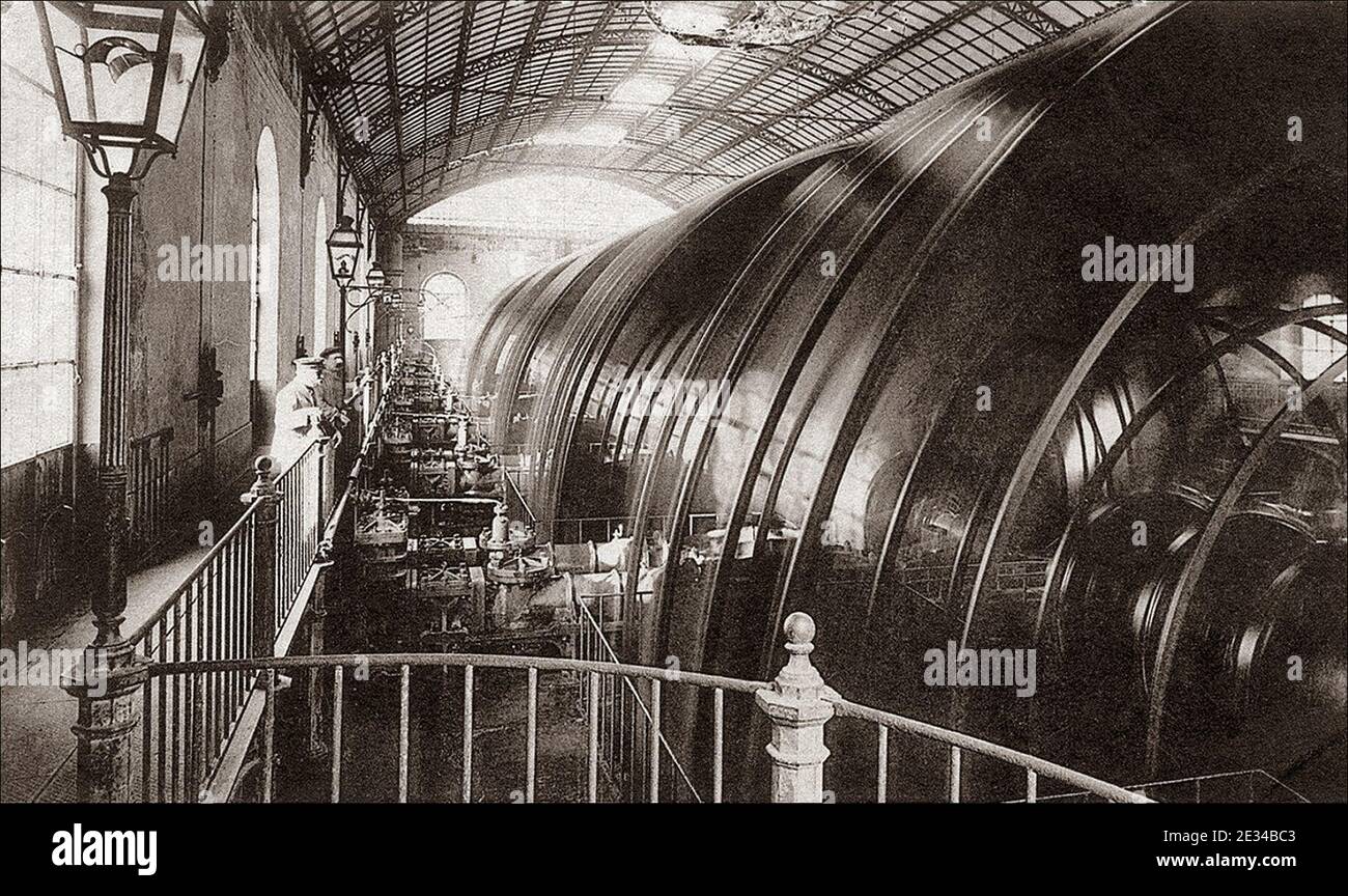 Machines de Marly. Machine hydraulique de Dufrayer en fonctionnement en ...