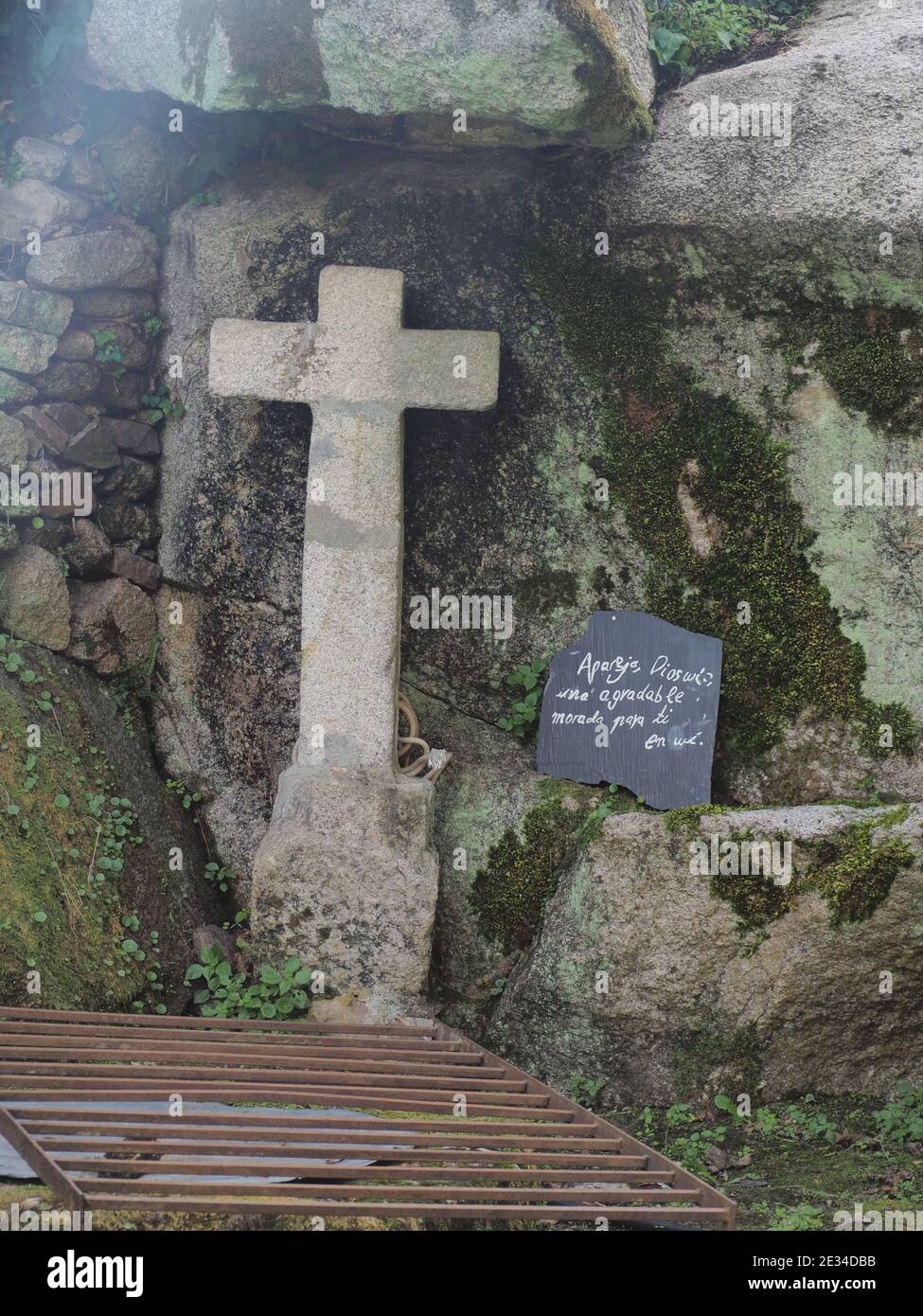 Vertical shot cross stones hi-res stock photography and images - Alamy