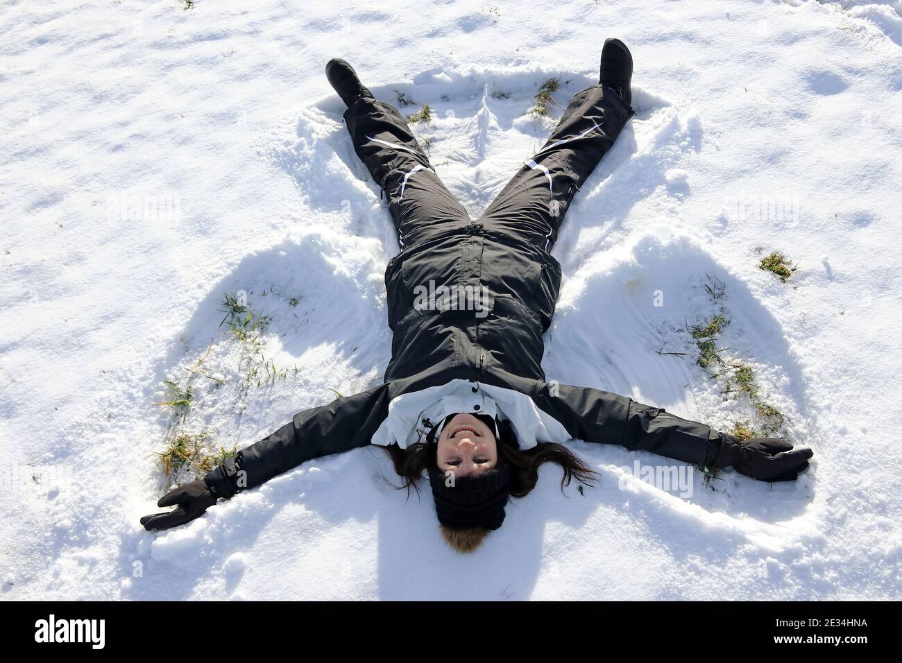 Angel makes hi-res stock photography and images - Alamy