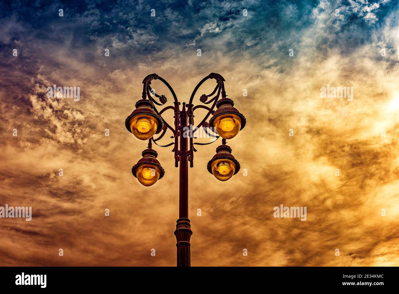 Old lamp posts hi-res stock photography and images - Alamy