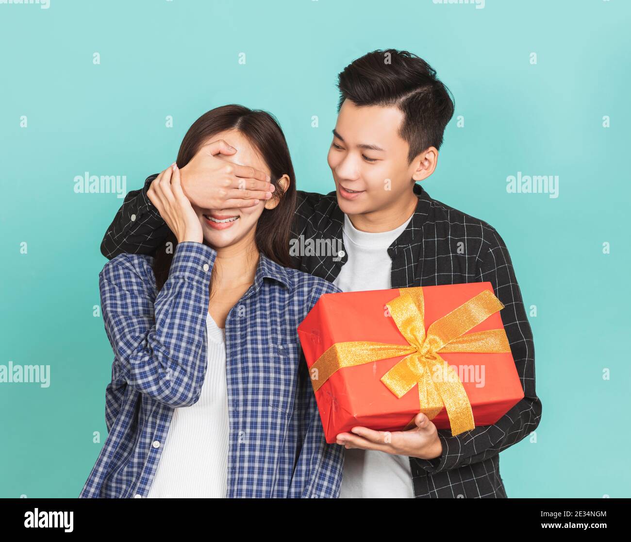 Man giving present hi-res stock photography and images - Alamy