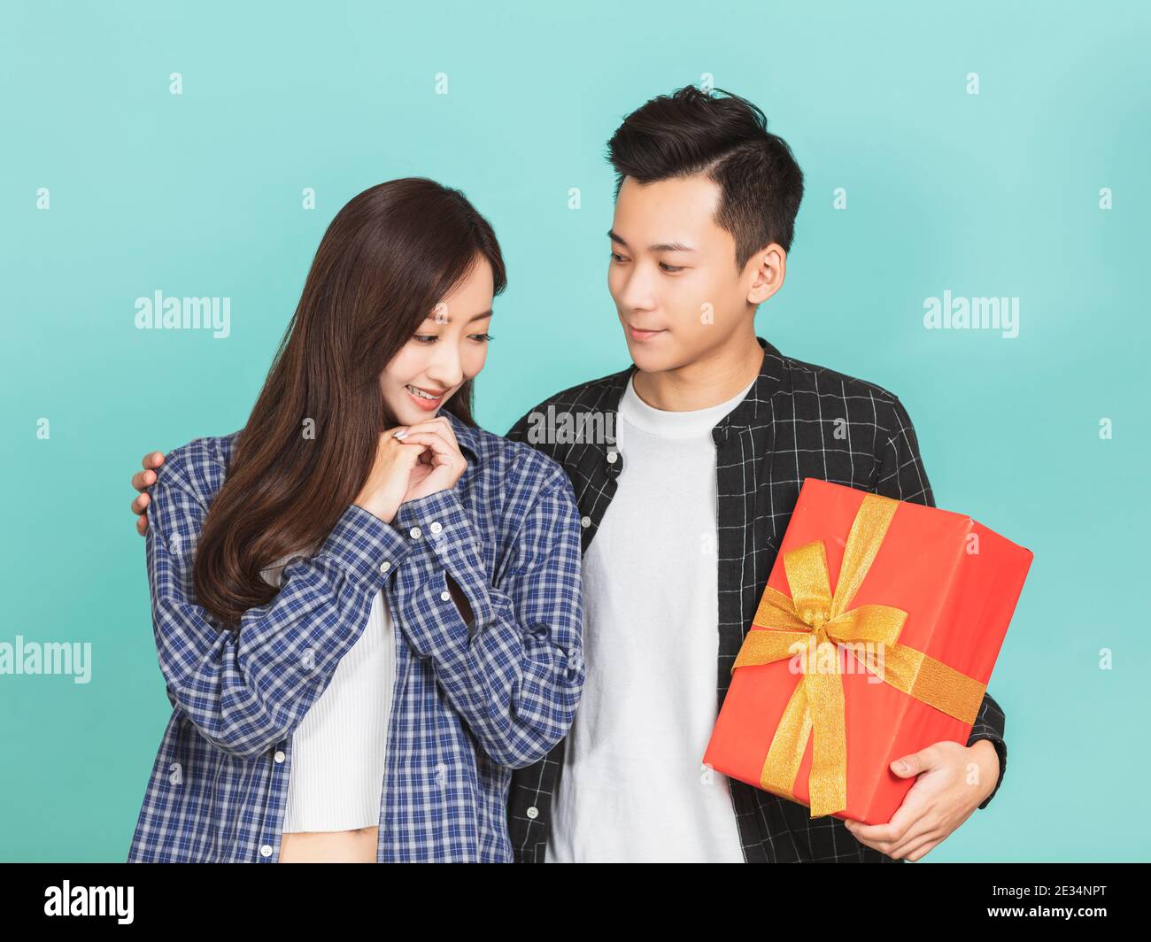 Giving present hi-res stock photography and images - Alamy