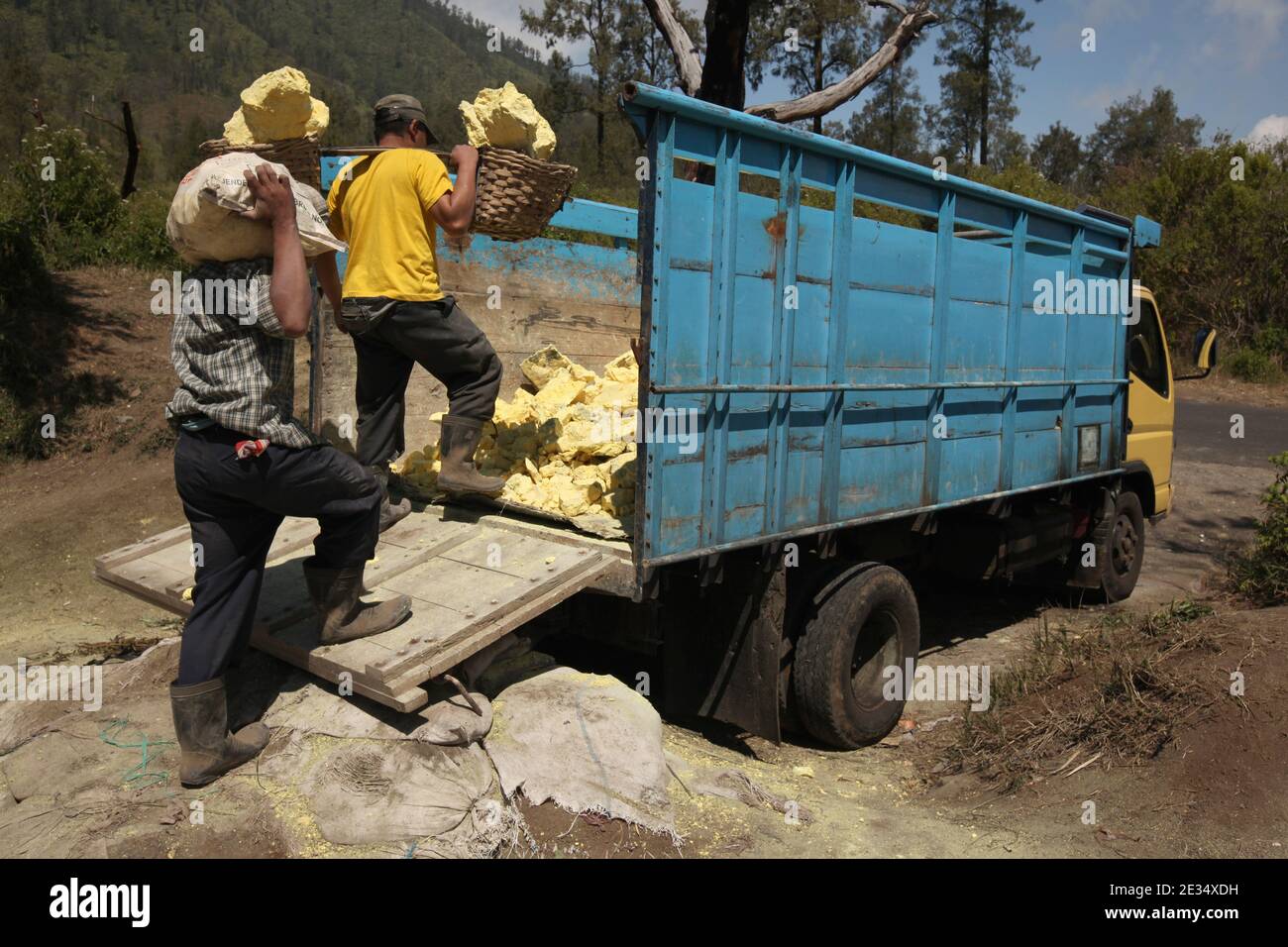 Lorry transport indonesia hi-res stock photography and images - Alamy