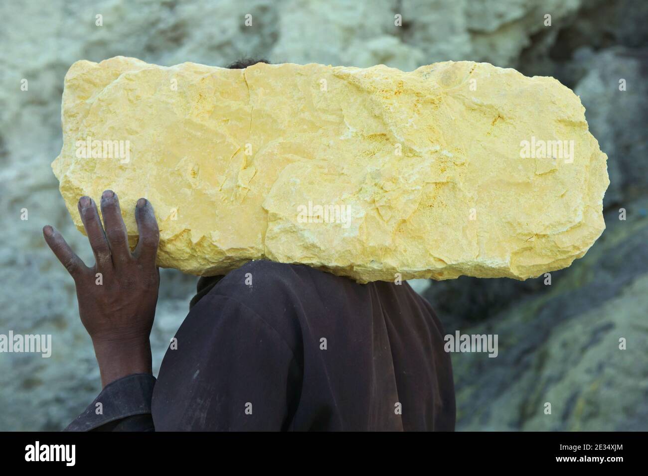 Sulfur block hi-res stock photography and images - Alamy