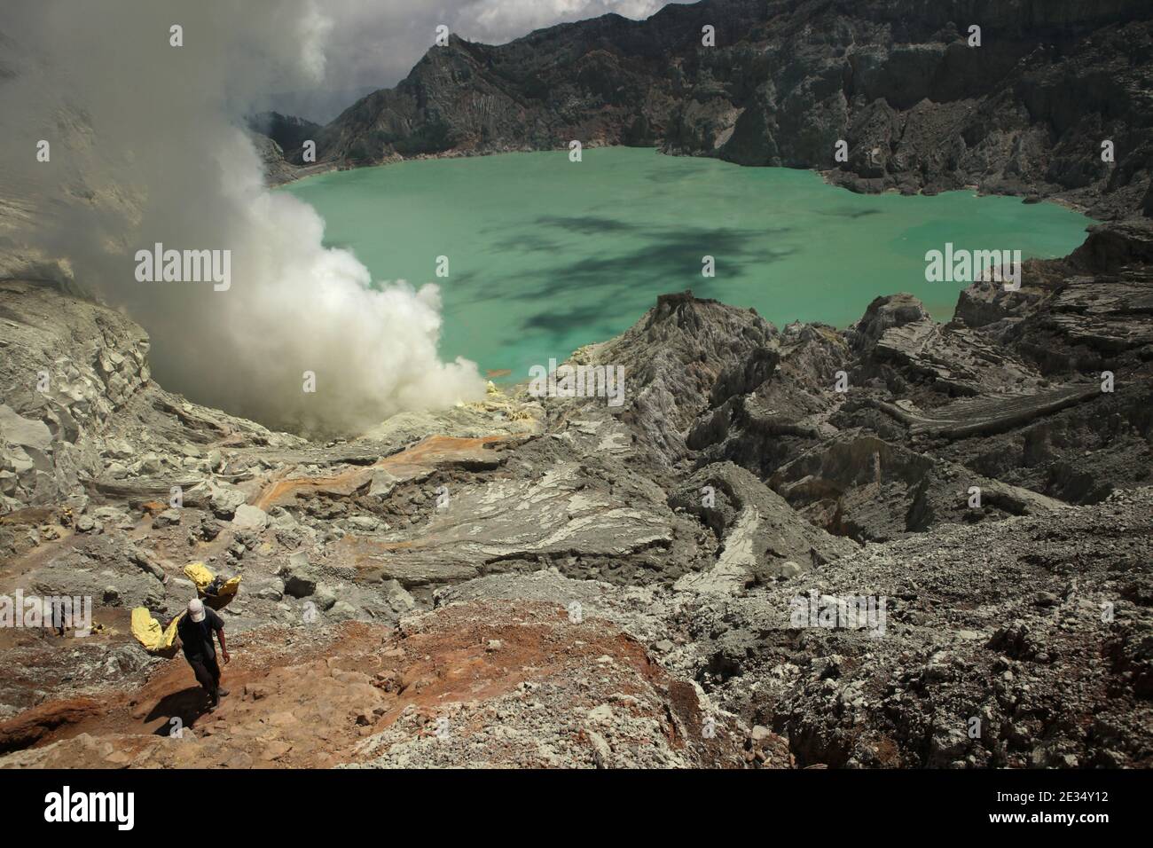 Carrying sulphuric acid hi-res stock photography and images - Alamy