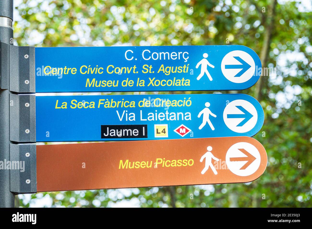 Wayfinding person hi-res stock photography and images - Alamy