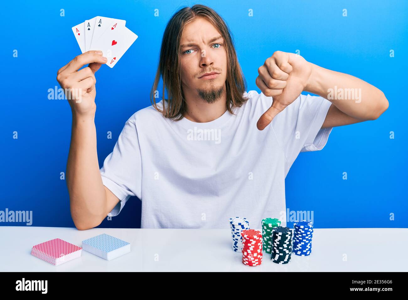 Playing cards face down hi-res stock photography and images - Alamy