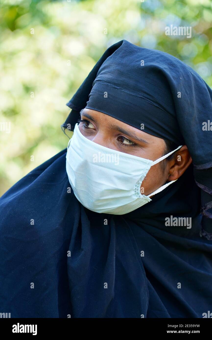 Woman wearing hijab mask hi-res stock photography and images - Alamy