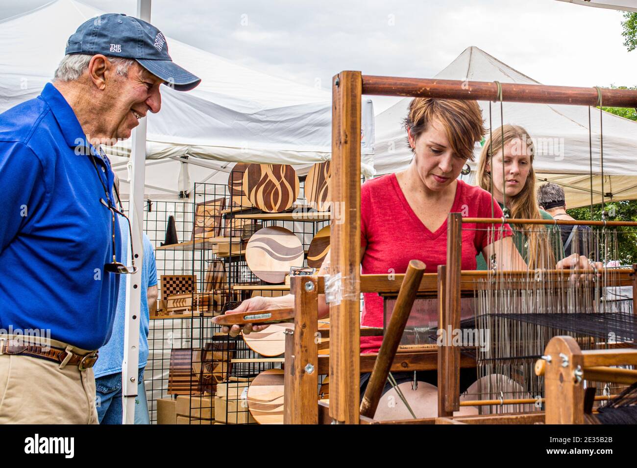 Weaver on loom hi-res stock photography and images - Alamy