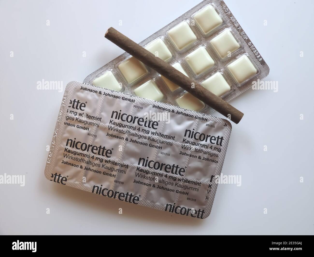 Nicotine chewing gums hi-res stock photography and images - Alamy