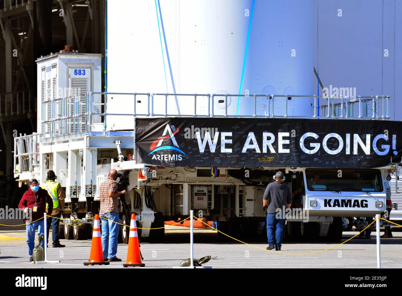 Operations and checkout building hi-res stock photography and images ...