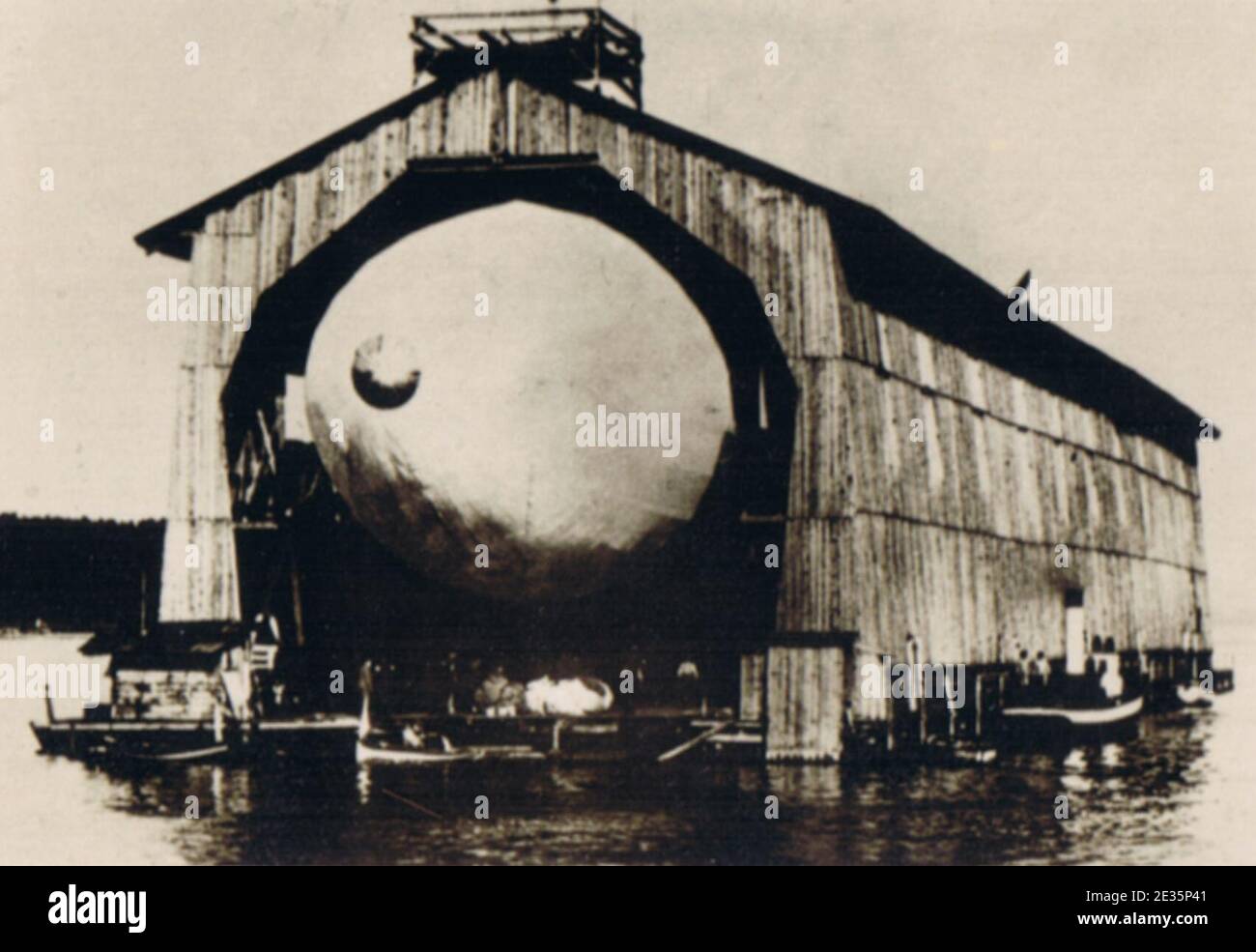 Lz 1 hi-res stock photography and images - Alamy