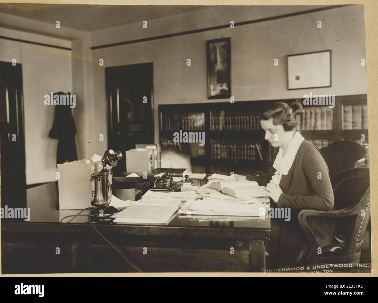 Mabel Willebrandt, half length portrait, seated, facing left Stock ...