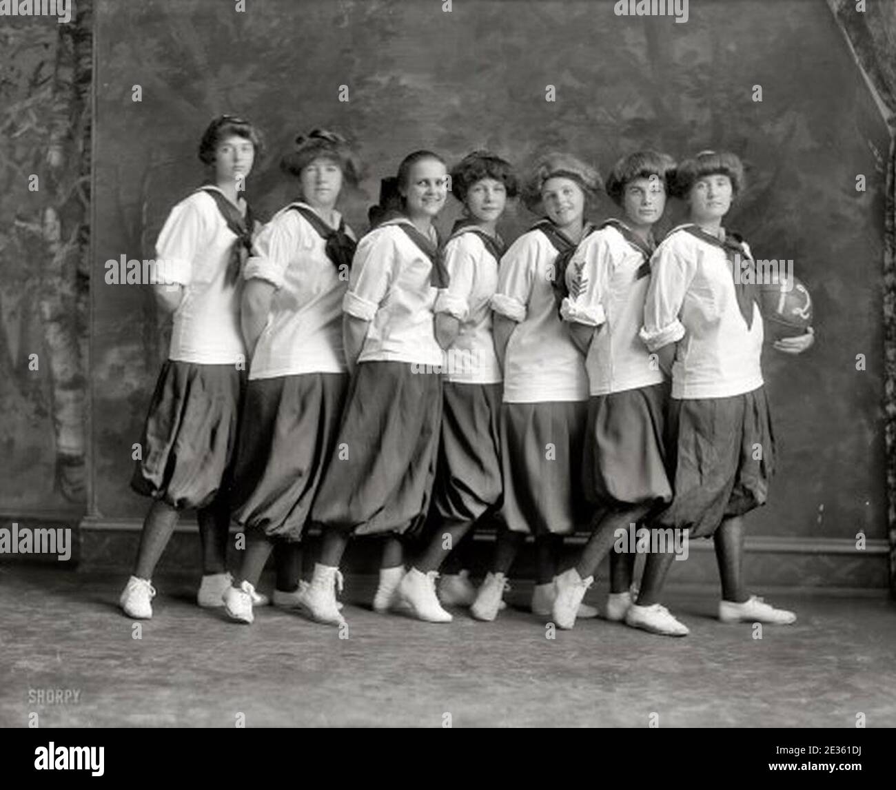 Madeira School girls 1912 Stock Photo - Alamy