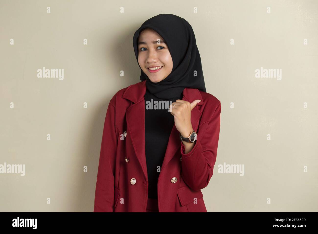 Asian muslim woman wearing hijab with ok sign gesture Stock Photo - Alamy