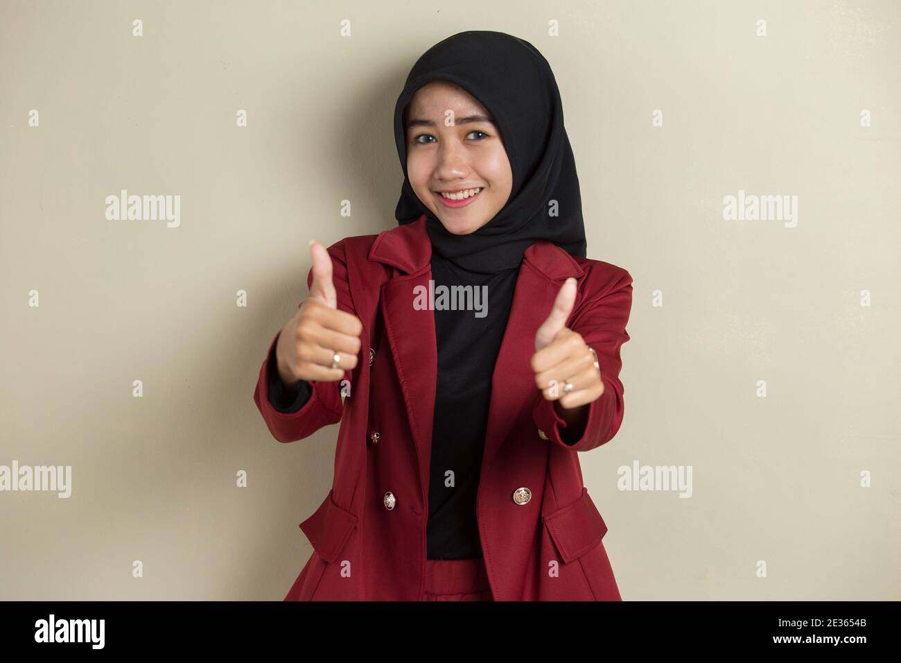 Asian muslim woman wearing hijab with ok sign gesture Stock Photo - Alamy