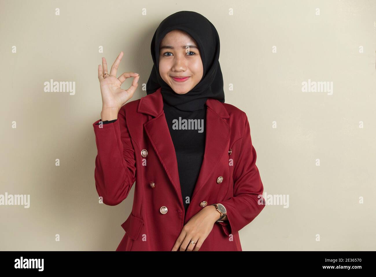 Asian muslim woman wearing hijab with ok sign gesture Stock Photo - Alamy