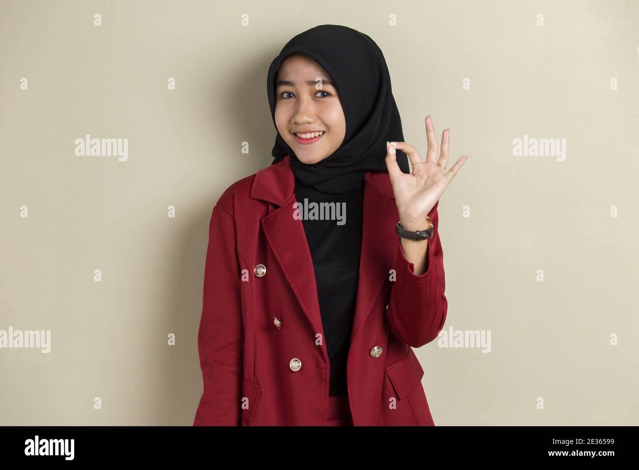 Asian muslim woman wearing hijab with ok sign gesture Stock Photo - Alamy