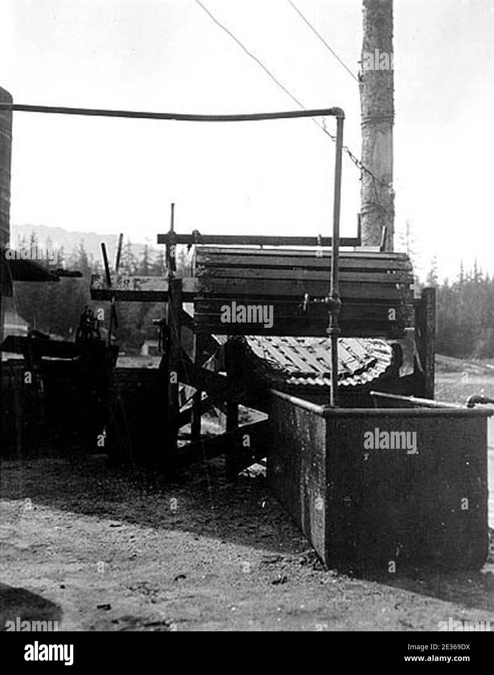 Machine for tarring gillnets, Wrangell, Alaska, August 1918 (COBB 115 ...