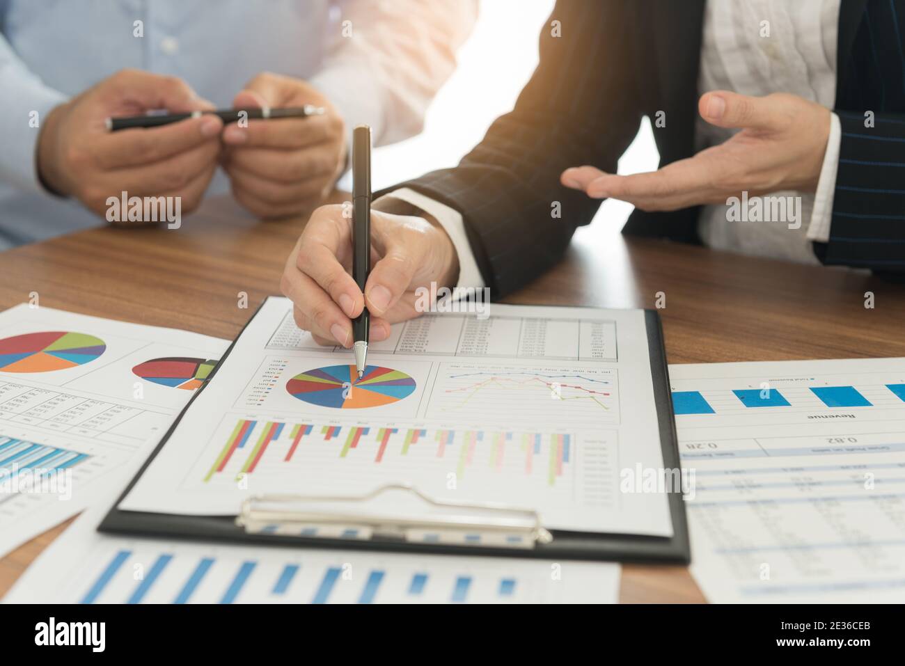 Advisor charts hi-res stock photography and images - Alamy
