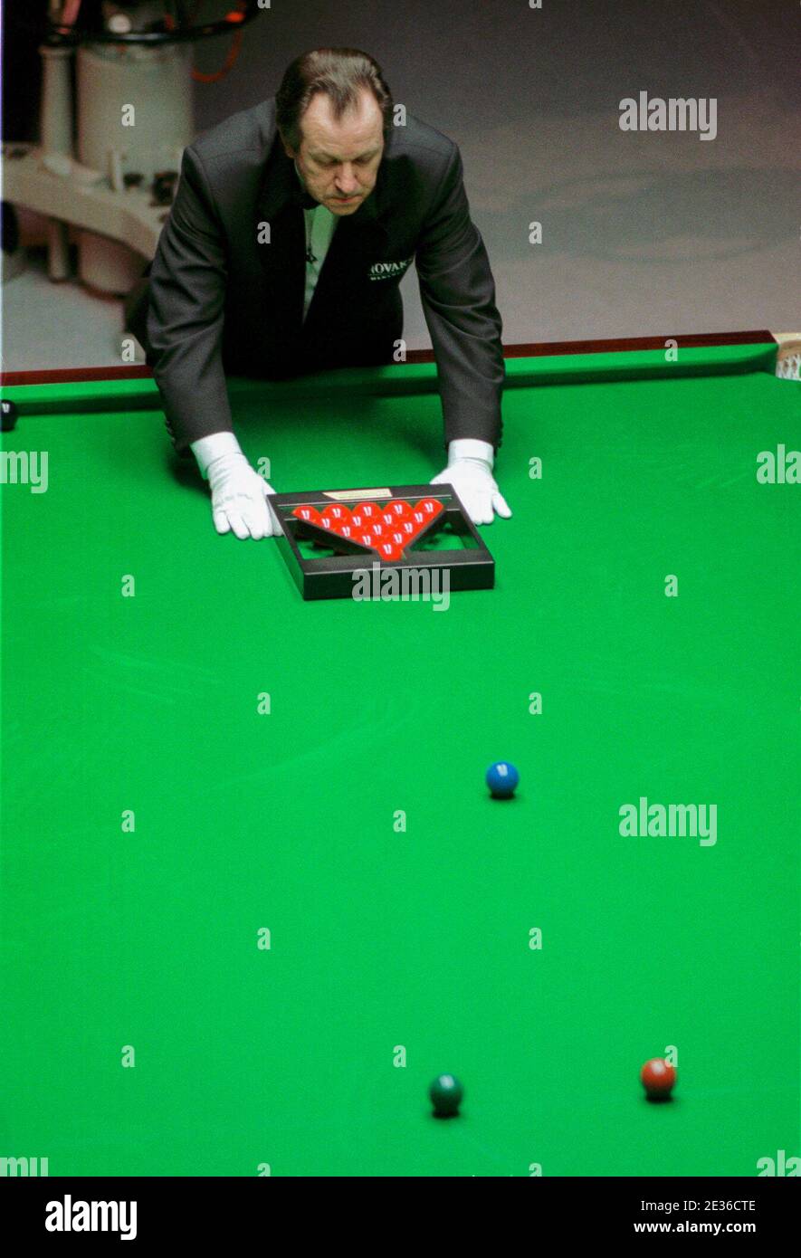 Snooker referee hi-res stock photography and images - Alamy