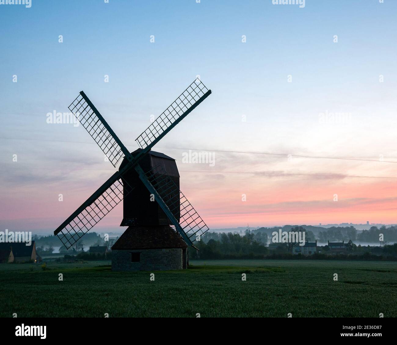 Commercial windmill hi-res stock photography and images - Alamy