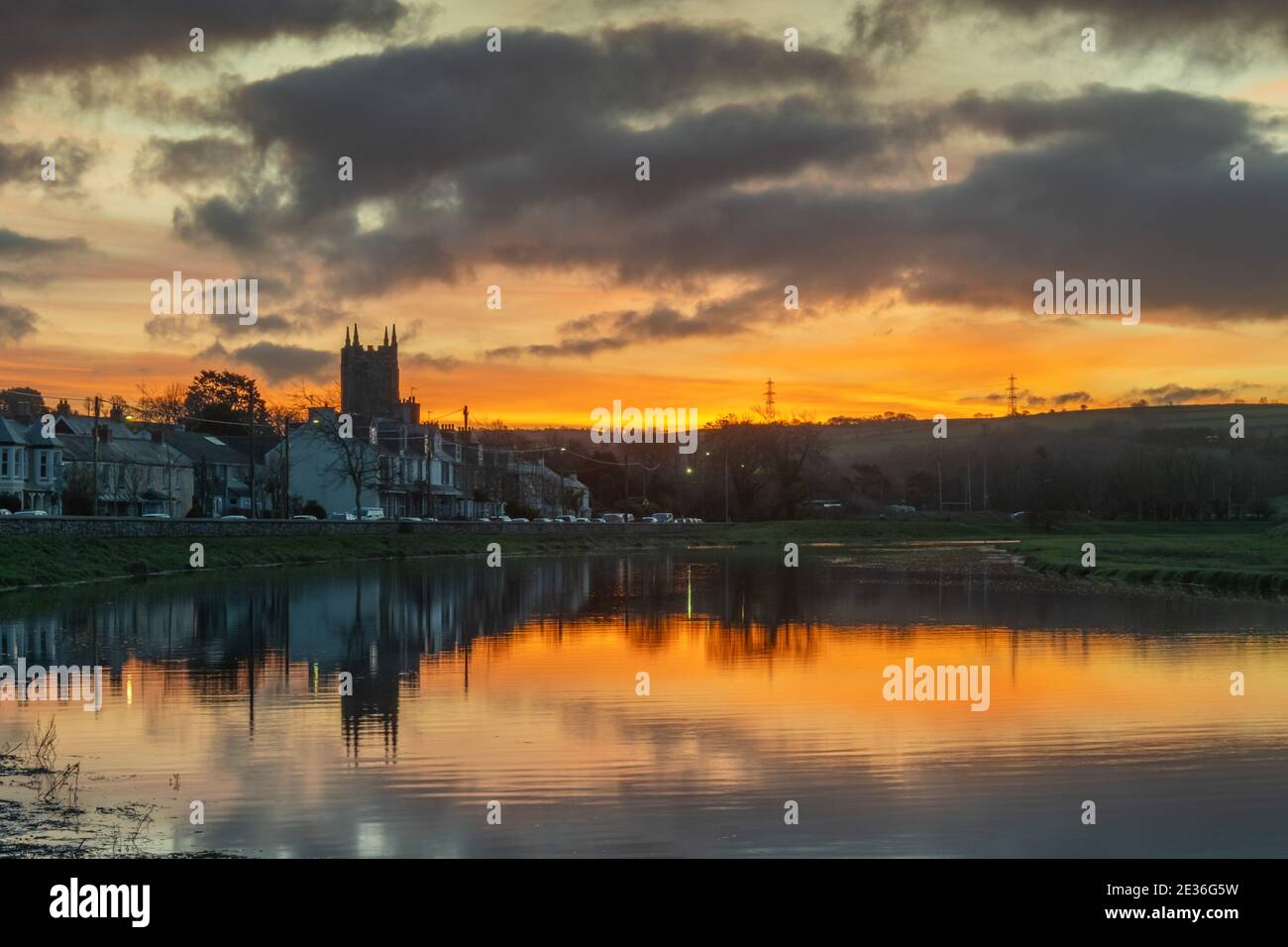 Egloshayle, Cornwall, UK. 17th January 2021. UK Weather. Sunrise and a ...
