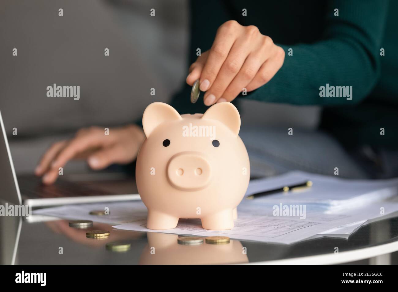 Calculate saving hi-res stock photography and images - Alamy
