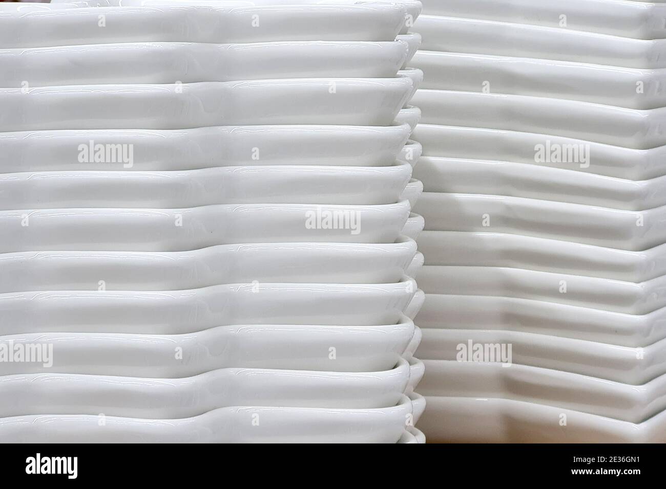 White ceramic plates hi-res stock photography and images - Alamy