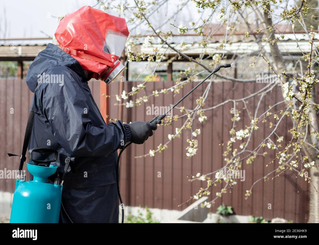Man spraying pesticides hi-res stock photography and images - Alamy