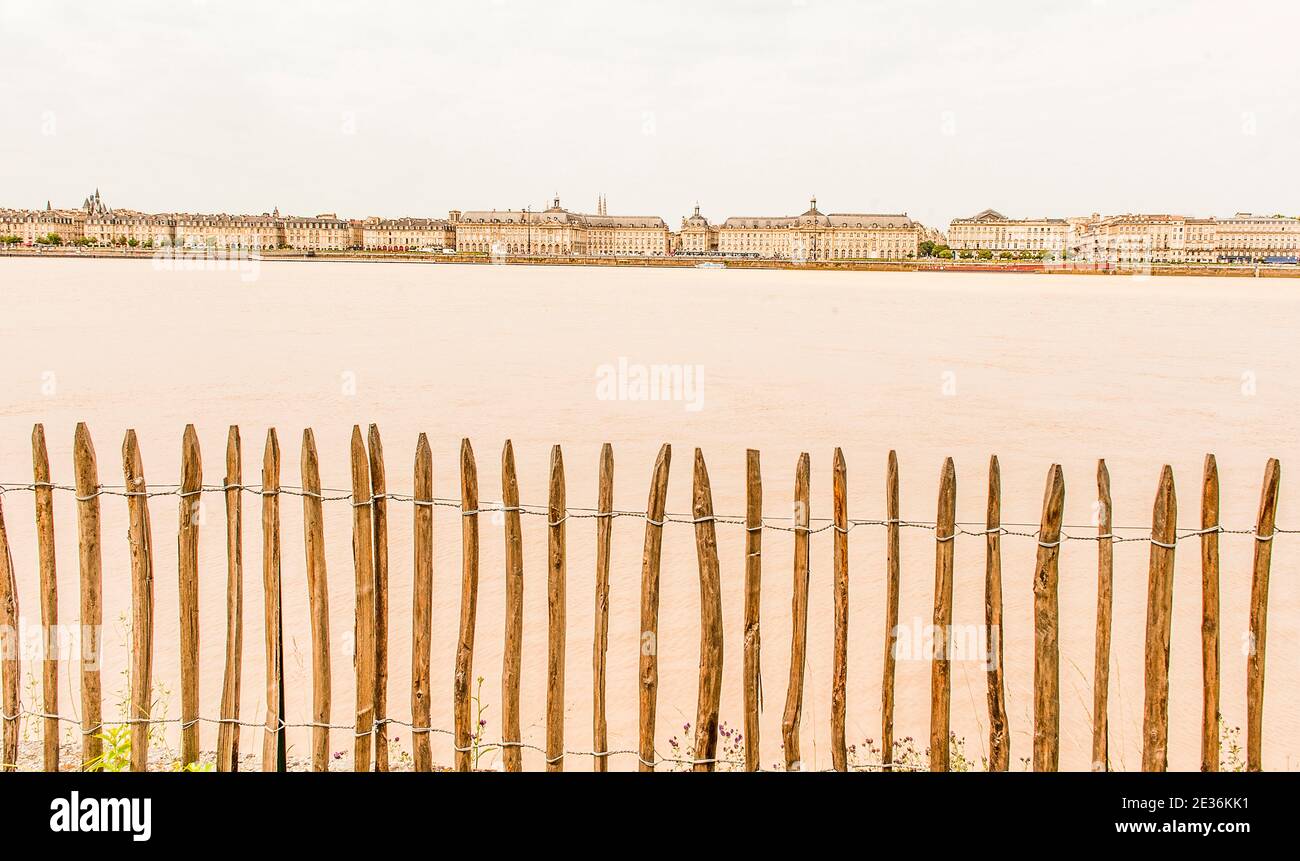 Bordeaux left right bank hi-res stock photography and images - Alamy