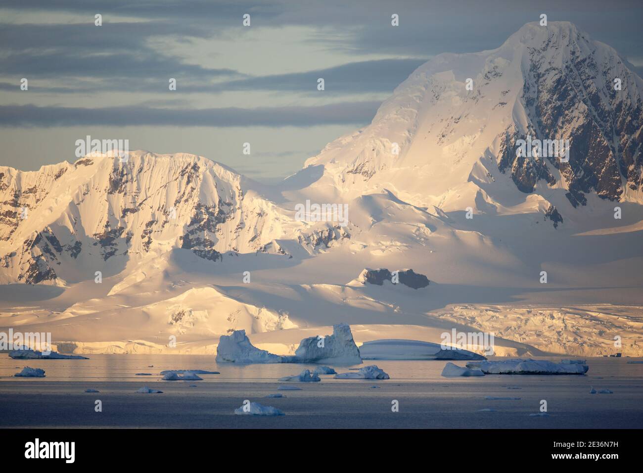 Graham land antarctic peninsula hi-res stock photography and images - Alamy