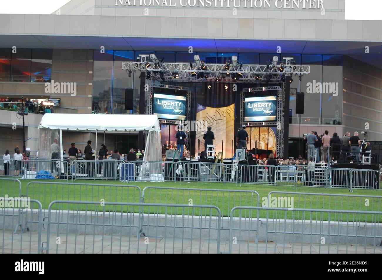 Philadelphia USA Tony Blaire Bill Clinton receiving The Liberty Medal ...